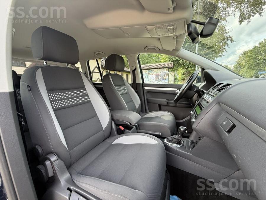 Blue Volkswagen Touran 2014 in Ogre, with an engine capacity of 1.60 L and mileage of 188 thousand km for 8199 €, photo 11 on AUTOMOTO.COM.LV