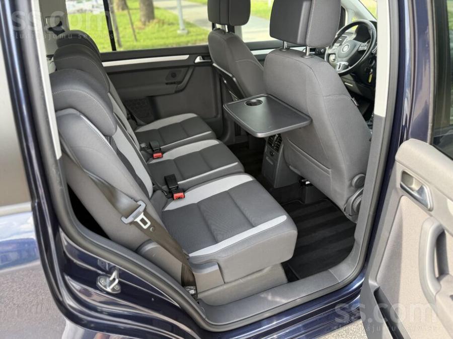 Blue Volkswagen Touran 2014 in Ogre, with an engine capacity of 1.60 L and mileage of 188 thousand km for 8199 €, photo 13 on AUTOMOTO.COM.LV