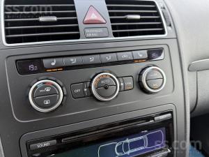Blue Volkswagen Touran 2014 in Ogre, with an engine capacity of 1.60 L and mileage of 188 thousand km for 8199 €, photo 16 on AUTOMOTO.COM.LV