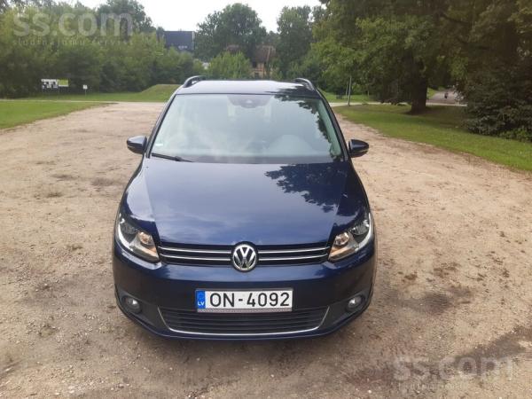 Zils Volkswagen Touran 2014 Rīga, ar dzinēja tilpumu 1.60 L un nobraukumu 306 tūkst. km par 4700 €, foto 1 vietnē AUTOMOTO.COM.LV