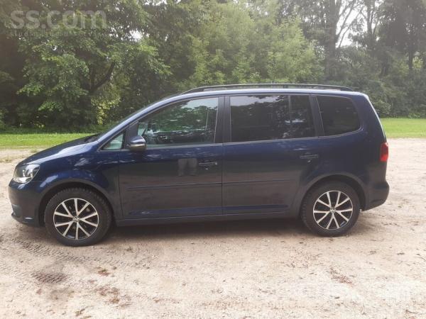 Zils Volkswagen Touran 2014 Rīga, ar dzinēja tilpumu 1.60 L un nobraukumu 306 tūkst. km par 4700 €, foto 2 vietnē AUTOMOTO.COM.LV