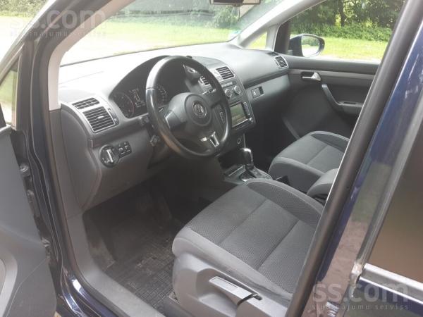 Zils Volkswagen Touran 2014 Rīga, ar dzinēja tilpumu 1.60 L un nobraukumu 306 tūkst. km par 4700 €, foto 7 vietnē AUTOMOTO.COM.LV