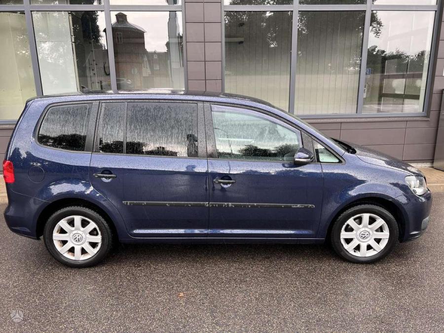 Zils Volkswagen Touran 2014 Utena, ar dzinēja tilpumu 1.60 L un nobraukumu 290 tūkst. km par 4999 €, foto 12 vietnē AUTOMOTO.COM.LV