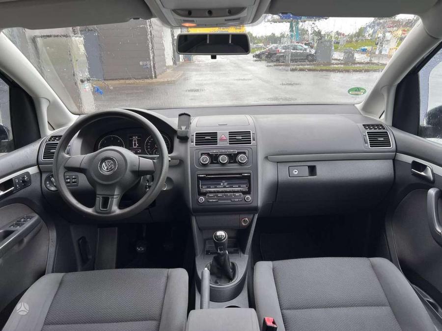 Zils Volkswagen Touran 2014 Utena, ar dzinēja tilpumu 1.60 L un nobraukumu 290 tūkst. km par 4999 €, foto 14 vietnē AUTOMOTO.COM.LV