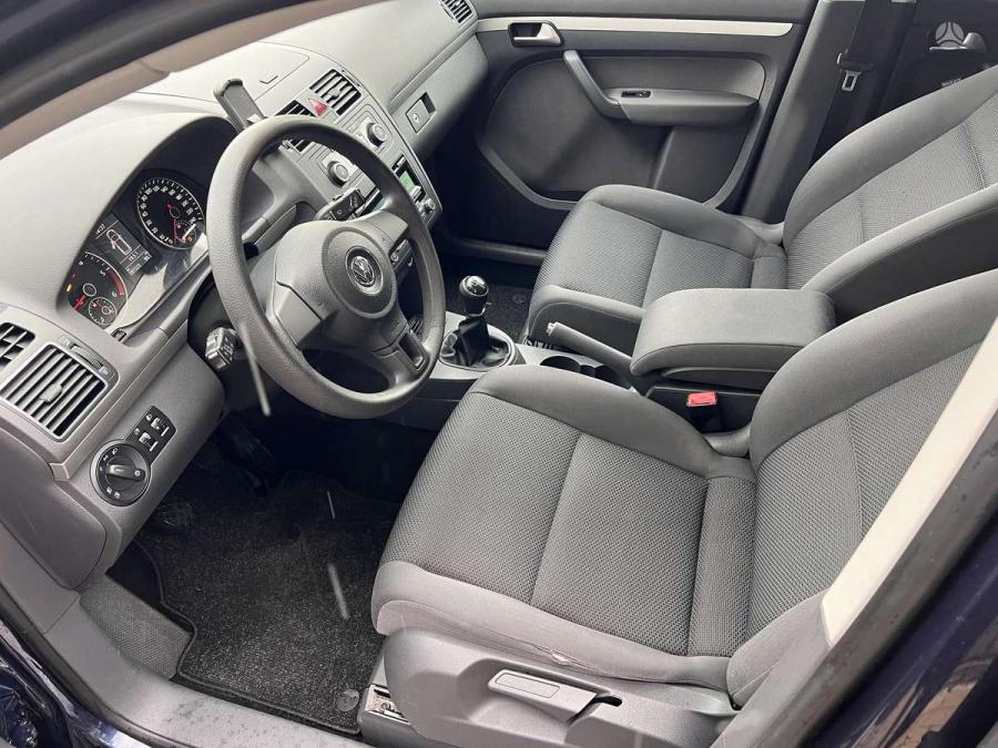 Zils Volkswagen Touran 2014 Utena, ar dzinēja tilpumu 1.60 L un nobraukumu 290 tūkst. km par 4999 €, foto 15 vietnē AUTOMOTO.COM.LV