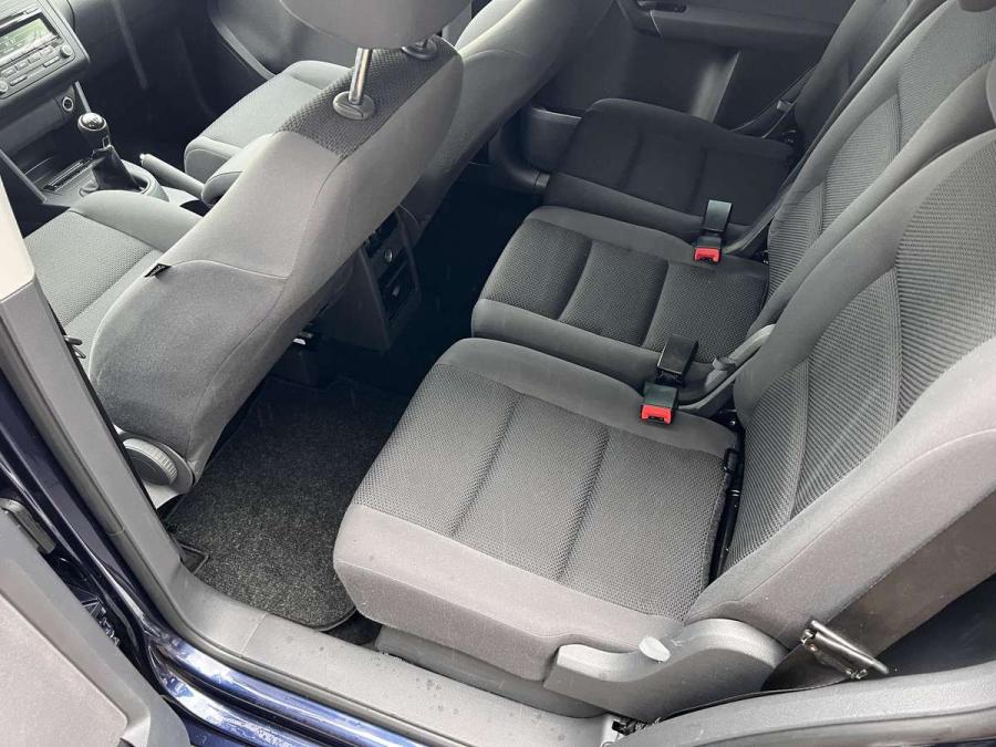 Zils Volkswagen Touran 2014 Utena, ar dzinēja tilpumu 1.60 L un nobraukumu 290 tūkst. km par 4999 €, foto 17 vietnē AUTOMOTO.COM.LV