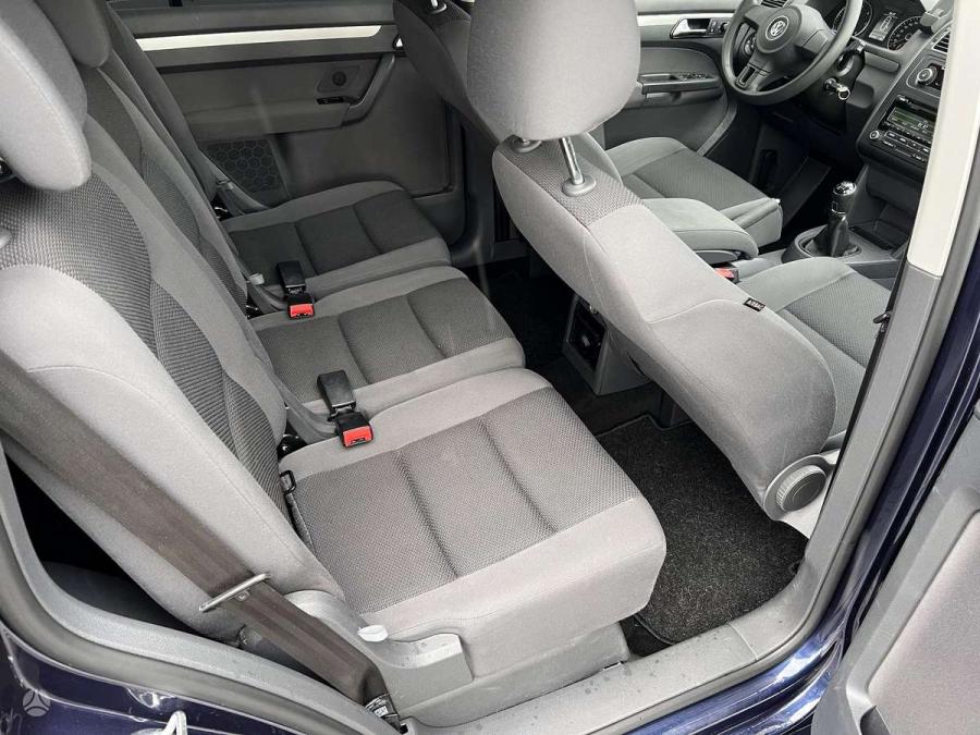 Zils Volkswagen Touran 2014 Utena, ar dzinēja tilpumu 1.60 L un nobraukumu 290 tūkst. km par 4999 €, foto 18 vietnē AUTOMOTO.COM.LV
