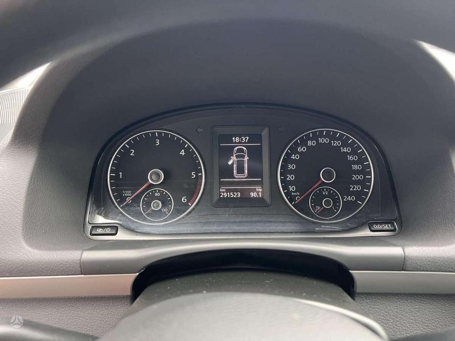 Zils Volkswagen Touran 2014 Utena, ar dzinēja tilpumu 1.60 L un nobraukumu 290 tūkst. km par 4999 €, foto 20 vietnē AUTOMOTO.COM.LV