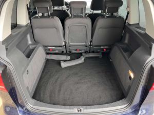 Zils Volkswagen Touran 2014 Utena, ar dzinēja tilpumu 1.60 L un nobraukumu 290 tūkst. km par 4999 €, foto 21 vietnē AUTOMOTO.COM.LV