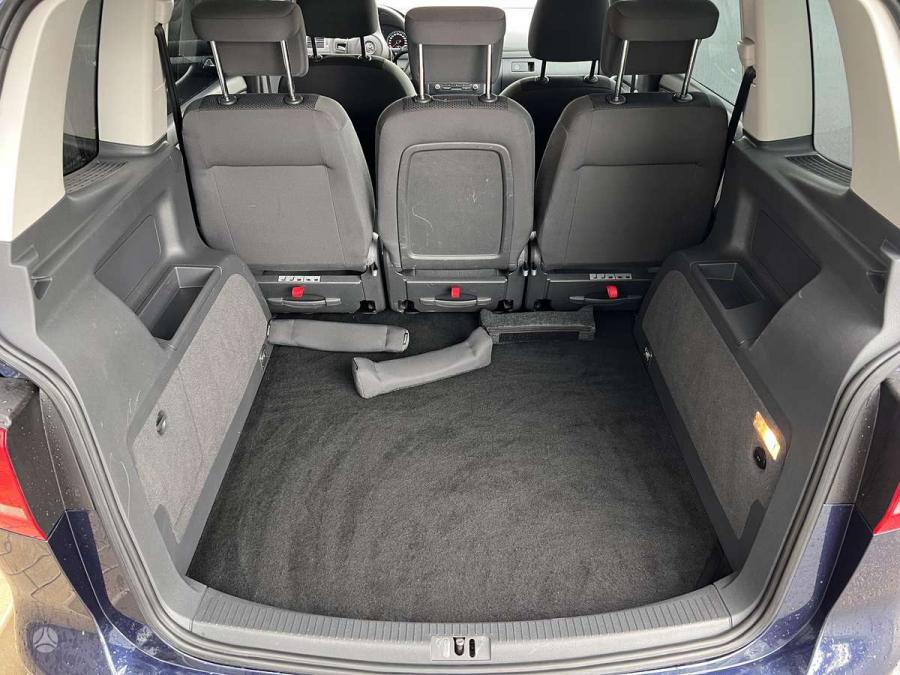 Zils Volkswagen Touran 2014 Utena, ar dzinēja tilpumu 1.60 L un nobraukumu 290 tūkst. km par 4999 €, foto 21 vietnē AUTOMOTO.COM.LV