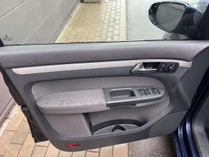 Zils Volkswagen Touran 2014 Utena, ar dzinēja tilpumu 1.60 L un nobraukumu 290 tūkst. km par 4999 €, foto 22 vietnē AUTOMOTO.COM.LV