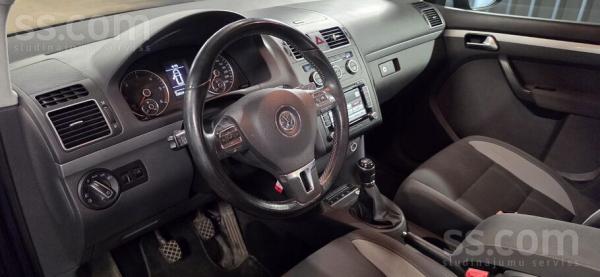Zils Volkswagen Touran 2014 Valmiera, ar dzinēja tilpumu 2.00 L un nobraukumu 329 tūkst. km par 5200 €, foto 9 vietnē AUTOMOTO.COM.LV