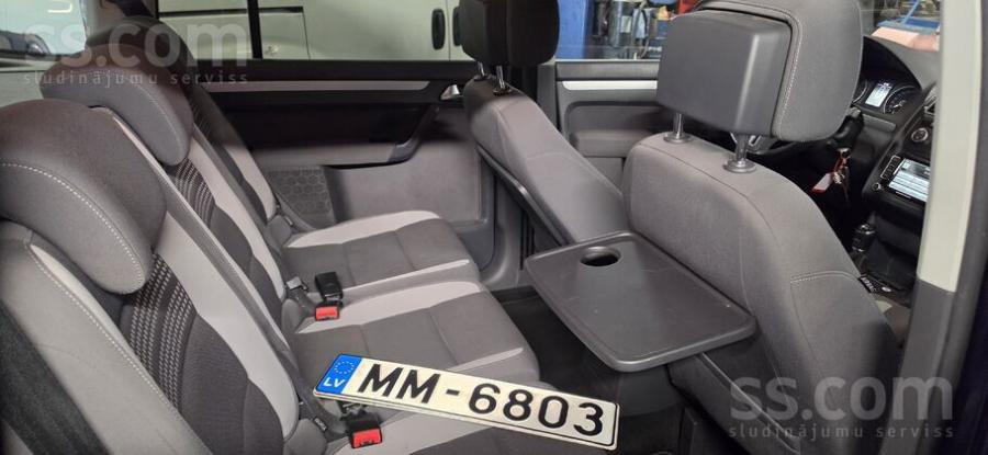 Blue Volkswagen Touran 2014 in Valmiera, with an engine capacity of 2.00 L and mileage of 329 thousand km for 5200 €, photo 12 on AUTOMOTO.COM.LV
