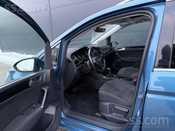 Blue Volkswagen Touran 2015 in Riga, with an engine capacity of 1.60 L and mileage of 218 thousand km for 13900 €, photo 7 on AUTOMOTO.COM.LV