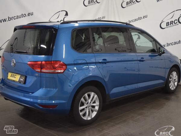 Blue Volkswagen Touran 2015 in Riga, with an engine capacity of 1.60 L and mileage of 376 thousand km for 4900 €, photo 2 on AUTOMOTO.COM.LV