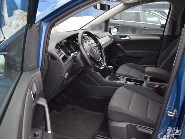 Blue Volkswagen Touran 2015 in Riga, with an engine capacity of 1.60 L and mileage of 376 thousand km for 4900 €, photo 3 on AUTOMOTO.COM.LV