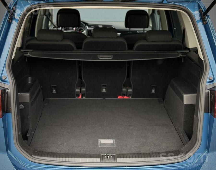 Blue Volkswagen Touran 2015 in Riga, with an engine capacity of 1.60 L and mileage of 219 thousand km for 12995 €, photo 33 on AUTOMOTO.COM.LV