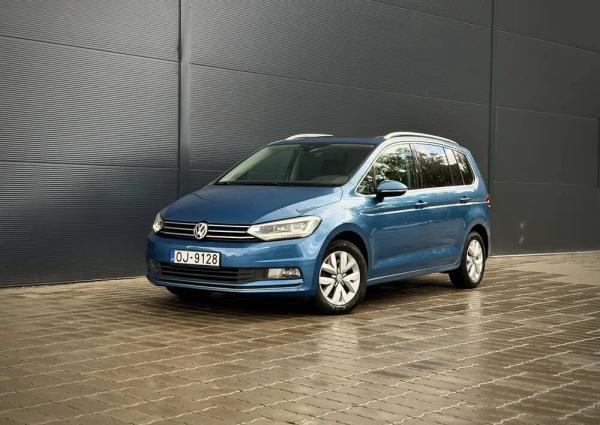 Blue Volkswagen Touran 2015 in Riga, with an engine capacity of 1.60 L and mileage of 219 thousand km for 12995 €, photo 1 on AUTOMOTO.COM.LV