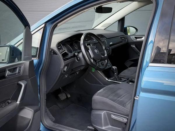 Blue Volkswagen Touran 2015 in Riga, with an engine capacity of 1.60 L and mileage of 219 thousand km for 12995 €, photo 9 on AUTOMOTO.COM.LV