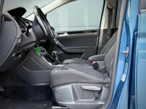 Zils Volkswagen Touran 2015 Rīga, ar dzinēja tilpumu 1.60 L un nobraukumu 219 tūkst. km par 12995 €, foto 12 vietnē AUTOMOTO.COM.LV