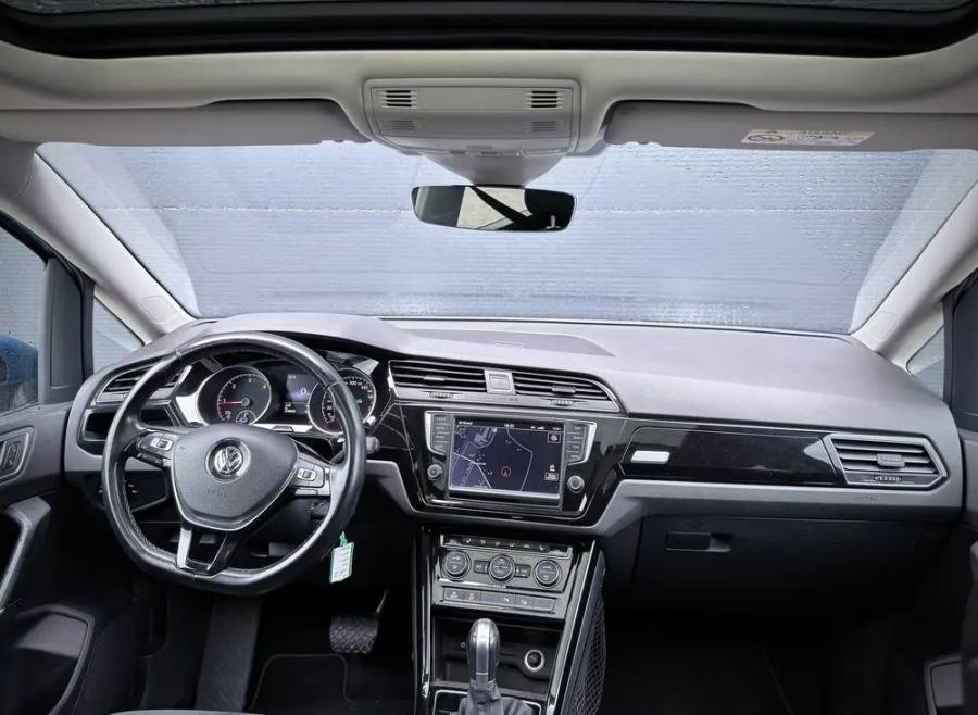 Zils Volkswagen Touran 2015 Rīga, ar dzinēja tilpumu 1.60 L un nobraukumu 219 tūkst. km par 12995 €, foto 13 vietnē AUTOMOTO.COM.LV
