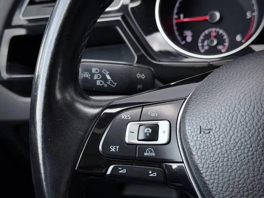 Zils Volkswagen Touran 2015 Rīga, ar dzinēja tilpumu 1.60 L un nobraukumu 219 tūkst. km par 12995 €, foto 15 vietnē AUTOMOTO.COM.LV