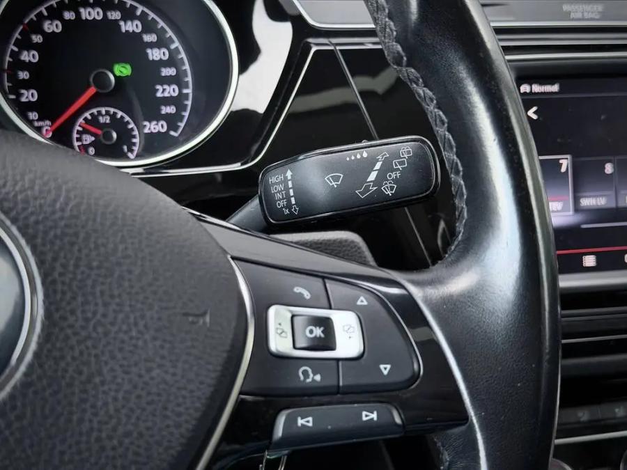 Zils Volkswagen Touran 2015 Rīga, ar dzinēja tilpumu 1.60 L un nobraukumu 219 tūkst. km par 12995 €, foto 16 vietnē AUTOMOTO.COM.LV
