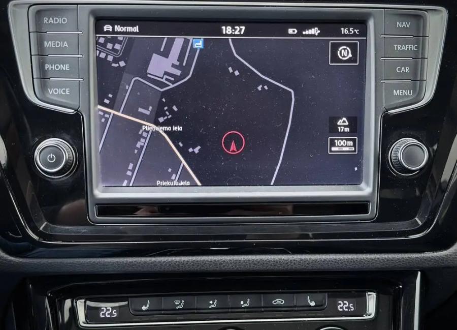 Zils Volkswagen Touran 2015 Rīga, ar dzinēja tilpumu 1.60 L un nobraukumu 219 tūkst. km par 12995 €, foto 17 vietnē AUTOMOTO.COM.LV