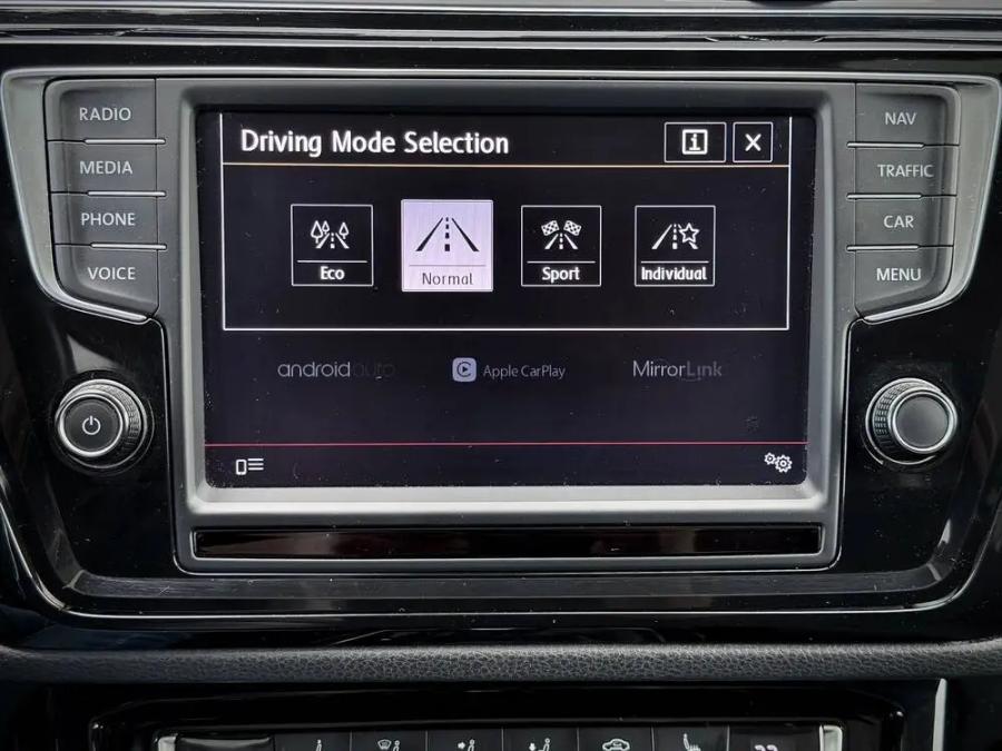 Zils Volkswagen Touran 2015 Rīga, ar dzinēja tilpumu 1.60 L un nobraukumu 219 tūkst. km par 12995 €, foto 18 vietnē AUTOMOTO.COM.LV