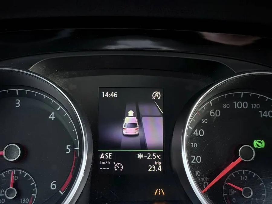 Zils Volkswagen Touran 2015 Rīga, ar dzinēja tilpumu 1.60 L un nobraukumu 219 tūkst. km par 12995 €, foto 23 vietnē AUTOMOTO.COM.LV