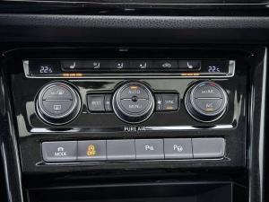 Zils Volkswagen Touran 2015 Rīga, ar dzinēja tilpumu 1.60 L un nobraukumu 219 tūkst. km par 12995 €, foto 25 vietnē AUTOMOTO.COM.LV