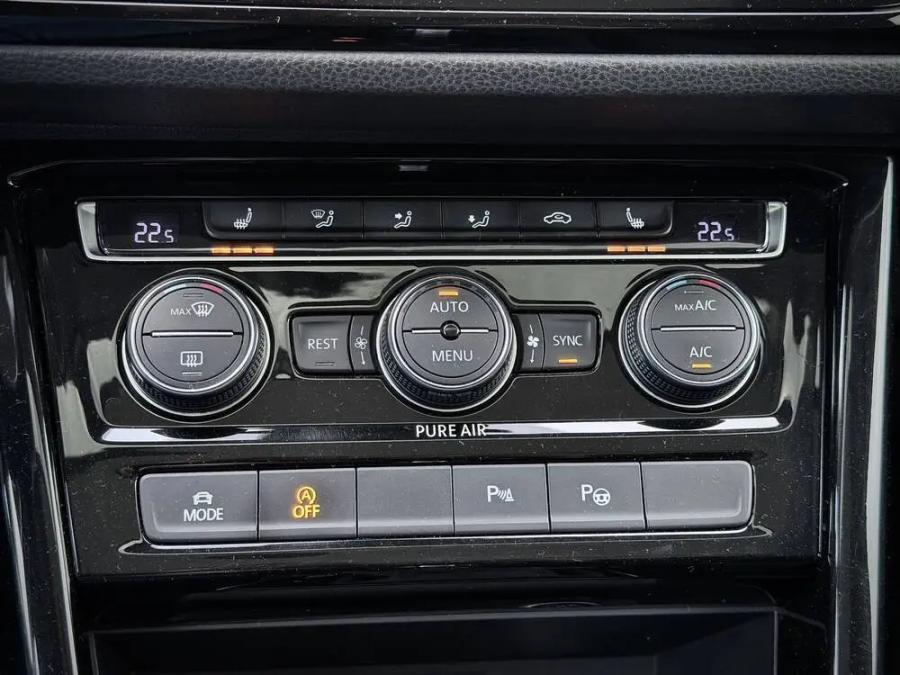 Zils Volkswagen Touran 2015 Rīga, ar dzinēja tilpumu 1.60 L un nobraukumu 219 tūkst. km par 12995 €, foto 25 vietnē AUTOMOTO.COM.LV