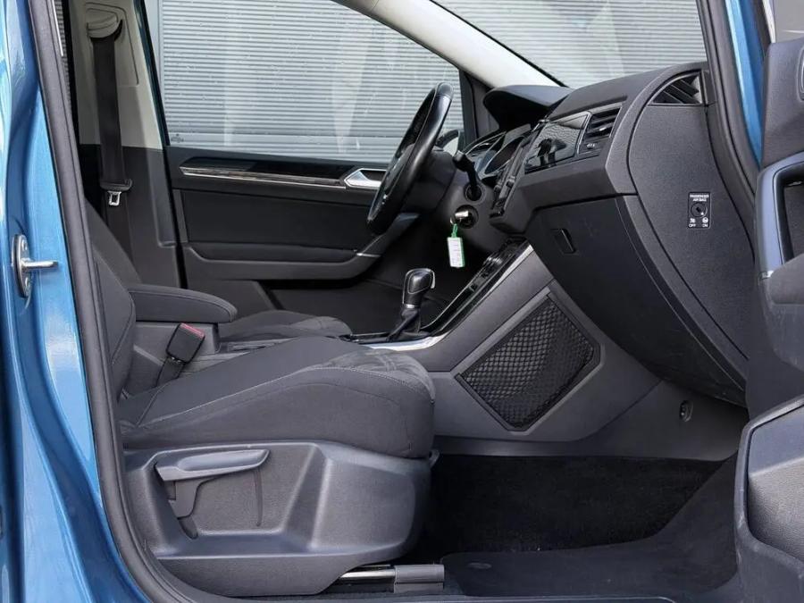 Zils Volkswagen Touran 2015 Rīga, ar dzinēja tilpumu 1.60 L un nobraukumu 219 tūkst. km par 12995 €, foto 30 vietnē AUTOMOTO.COM.LV