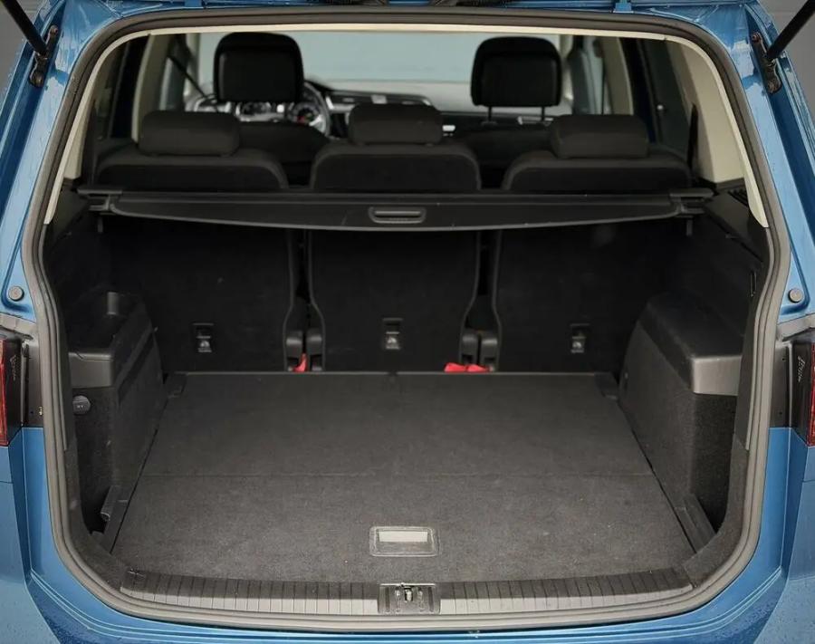 Zils Volkswagen Touran 2015 Rīga, ar dzinēja tilpumu 1.60 L un nobraukumu 219 tūkst. km par 12995 €, foto 33 vietnē AUTOMOTO.COM.LV