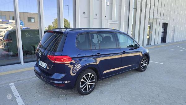 Blue Volkswagen Touran 2015 in Vilnius, with an engine capacity of 1.60 L and mileage of 175 thousand km for 9600 €, photo 4 on AUTOMOTO.COM.LV