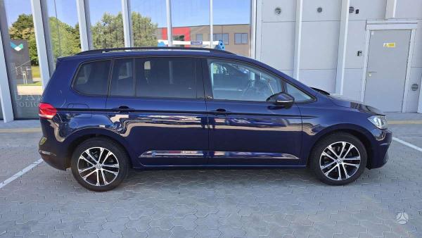 Blue Volkswagen Touran 2015 in Vilnius, with an engine capacity of 1.60 L and mileage of 175 thousand km for 9600 €, photo 8 on AUTOMOTO.COM.LV