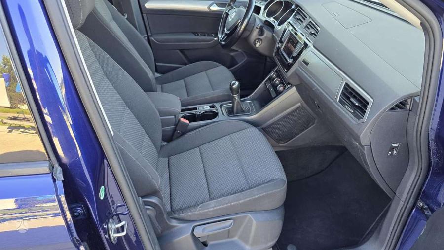 Zils Volkswagen Touran 2015 Viļņa, ar dzinēja tilpumu 1.60 L un nobraukumu 175 tūkst. km par 9600 €, foto 11 vietnē AUTOMOTO.COM.LV