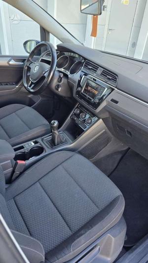 Zils Volkswagen Touran 2015 Viļņa, ar dzinēja tilpumu 1.60 L un nobraukumu 175 tūkst. km par 9600 €, foto 12 vietnē AUTOMOTO.COM.LV