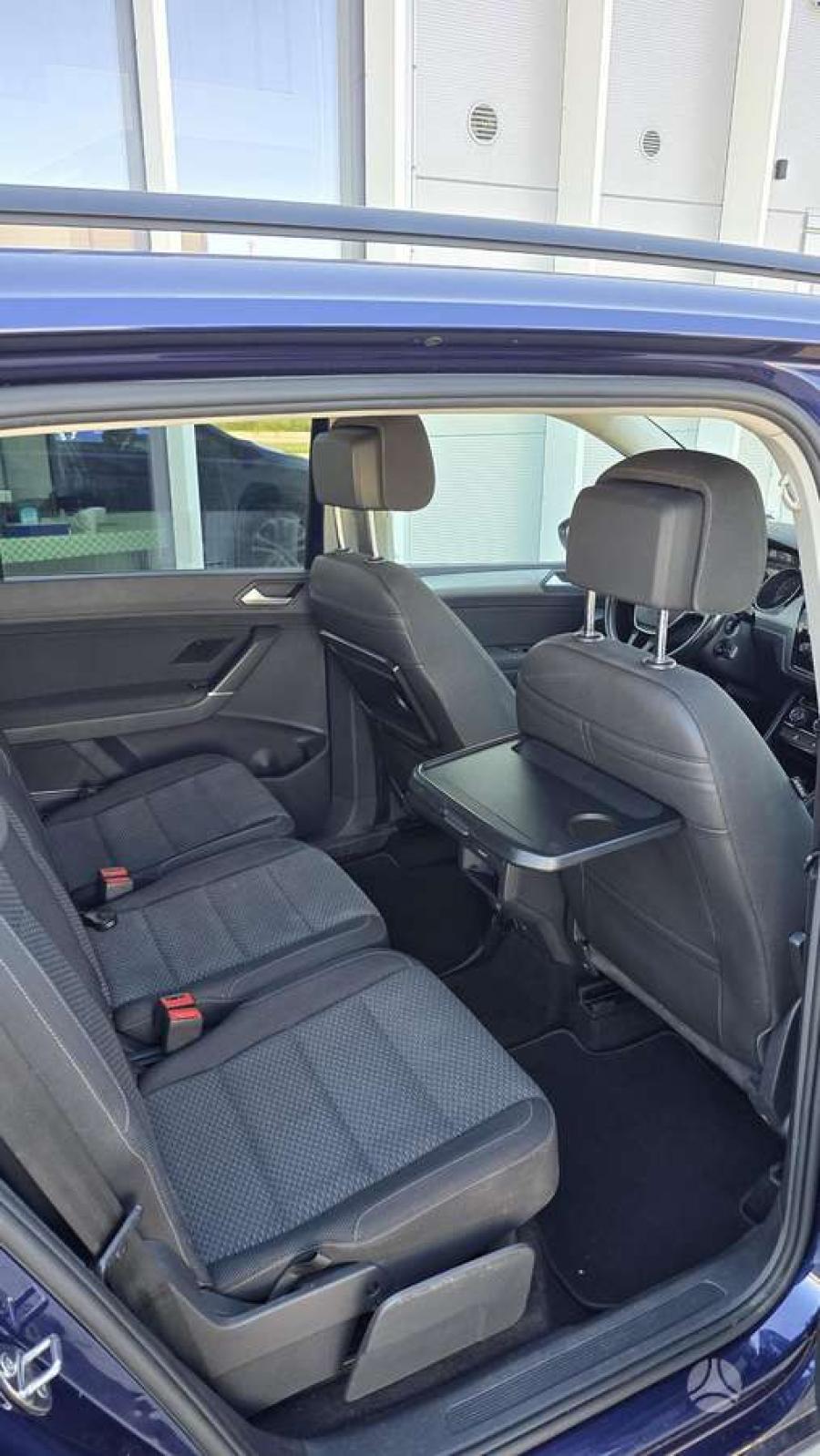 Zils Volkswagen Touran 2015 Viļņa, ar dzinēja tilpumu 1.60 L un nobraukumu 175 tūkst. km par 9600 €, foto 13 vietnē AUTOMOTO.COM.LV