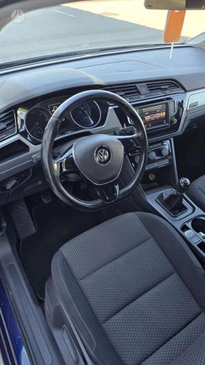 Zils Volkswagen Touran 2015 Viļņa, ar dzinēja tilpumu 1.60 L un nobraukumu 175 tūkst. km par 9600 €, foto 16 vietnē AUTOMOTO.COM.LV