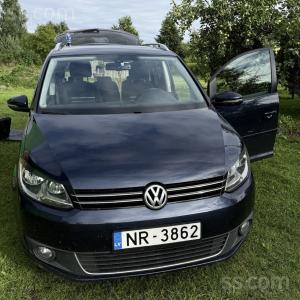Zils Volkswagen Touran 2015 Jelgava, ar dzinēja tilpumu 1.60 L un nobraukumu 248 tūkst. km par 7500 €, foto  vietnē AUTOMOTO.COM.LV