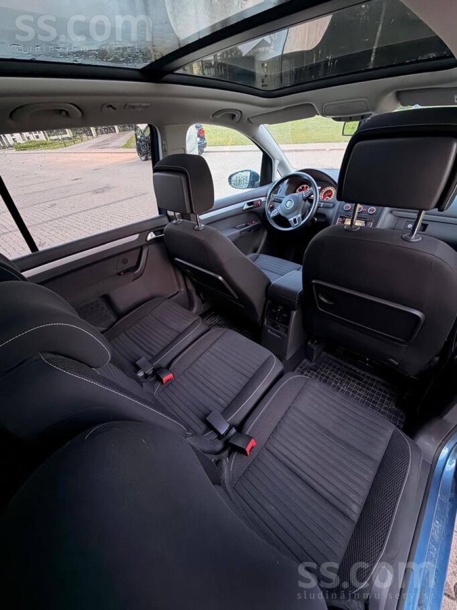 Blue Volkswagen Touran 2015 in Riga, with an engine capacity of 1.60 L and mileage of 210 thousand km for 6950 €, photo 7 on AUTOMOTO.COM.LV