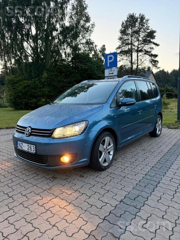 Blue Volkswagen Touran 2015 in Riga, with an engine capacity of 1.60 L and mileage of 210 thousand km for 6950 €, photo 1 on AUTOMOTO.COM.LV