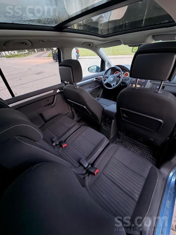 Blue Volkswagen Touran 2015 in Riga, with an engine capacity of 1.60 L and mileage of 210 thousand km for 6950 €, photo 6 on AUTOMOTO.COM.LV