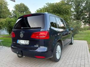 Blue Volkswagen Touran 2015 in Jelgava, with an engine capacity of 1.60 L and mileage of 280 thousand km for 8200 €, photo 4 on AUTOMOTO.COM.LV