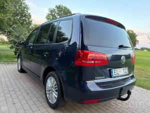 Blue Volkswagen Touran 2015 in Jelgava, with an engine capacity of 1.60 L and mileage of 280 thousand km for 8200 €, photo 5 on AUTOMOTO.COM.LV