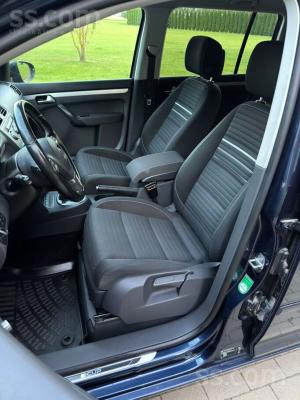 Blue Volkswagen Touran 2015 in Jelgava, with an engine capacity of 1.60 L and mileage of 280 thousand km for 8200 €, photo 6 on AUTOMOTO.COM.LV