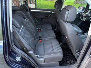 Blue Volkswagen Touran 2015 in Jelgava, with an engine capacity of 1.60 L and mileage of 280 thousand km for 8200 €, photo 8 on AUTOMOTO.COM.LV
