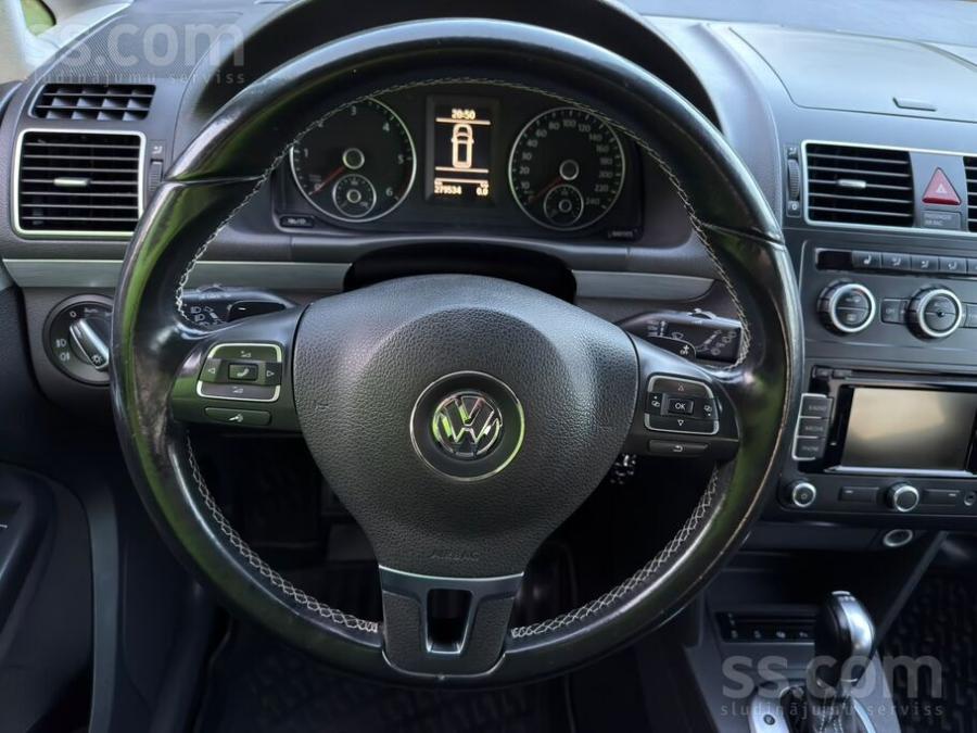 Blue Volkswagen Touran 2015 in Jelgava, with an engine capacity of 1.60 L and mileage of 280 thousand km for 8200 €, photo 14 on AUTOMOTO.COM.LV