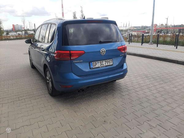 Zils Volkswagen Touran 2016 Viļņa, ar dzinēja tilpumu 1.97 L un nobraukumu 210 tūkst. km par 11600 €, foto 4 vietnē AUTOMOTO.COM.LV